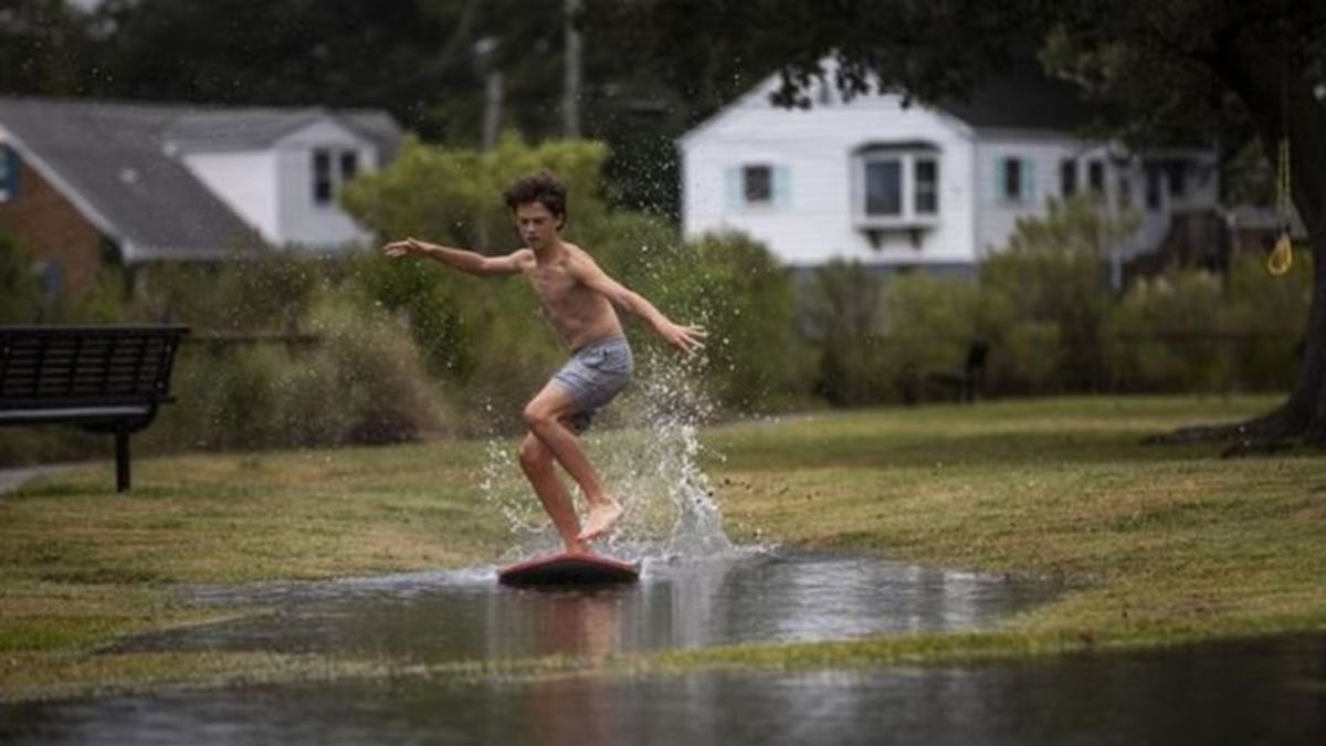 Tropical Storm Ophelia Makes Landfall In North Carolina As Coastal