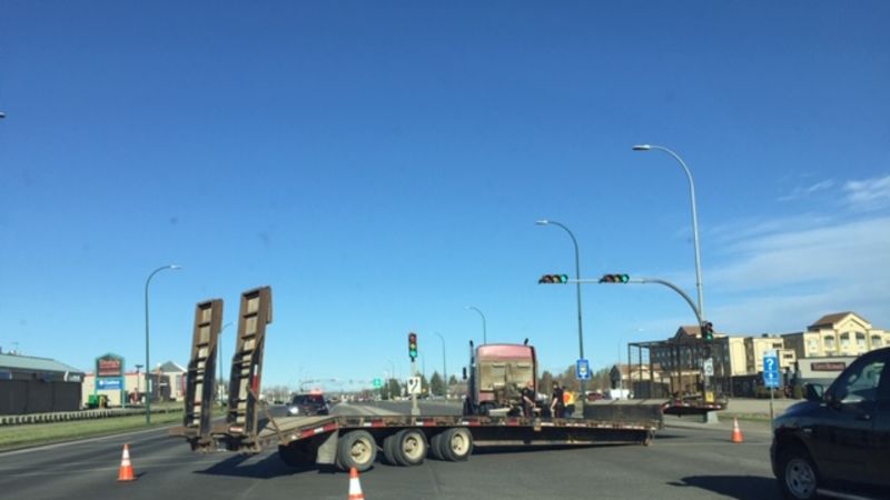 Semi truck drops trailer blocking Lethbridge intersection | Lethbridge ...