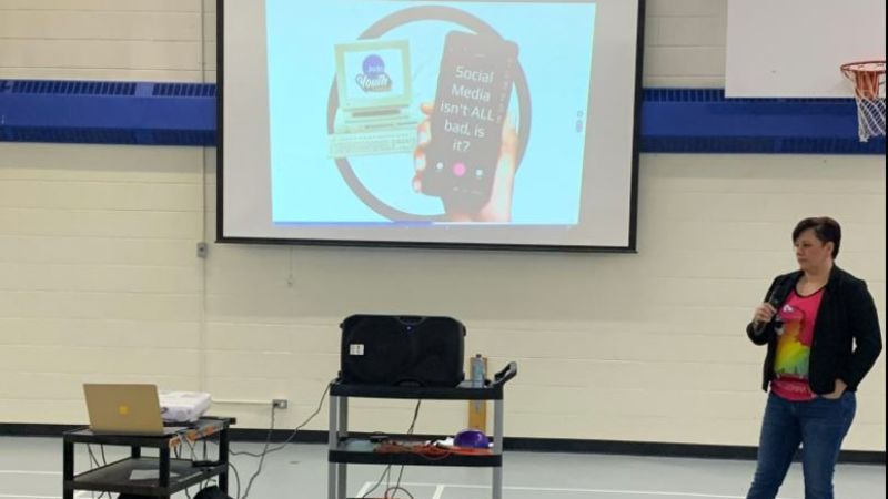 Expert encourages parents to talk with their kids about social media ...