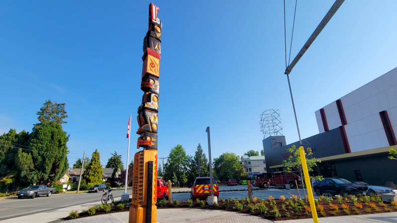 Traditional welcome pole unveiled outside brand new Nanaimo Fire ...
